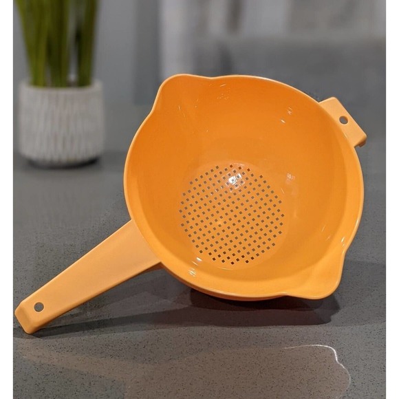Tupperware | Dining | Tupperware 2 Liter Colander Strainer With Handle ...